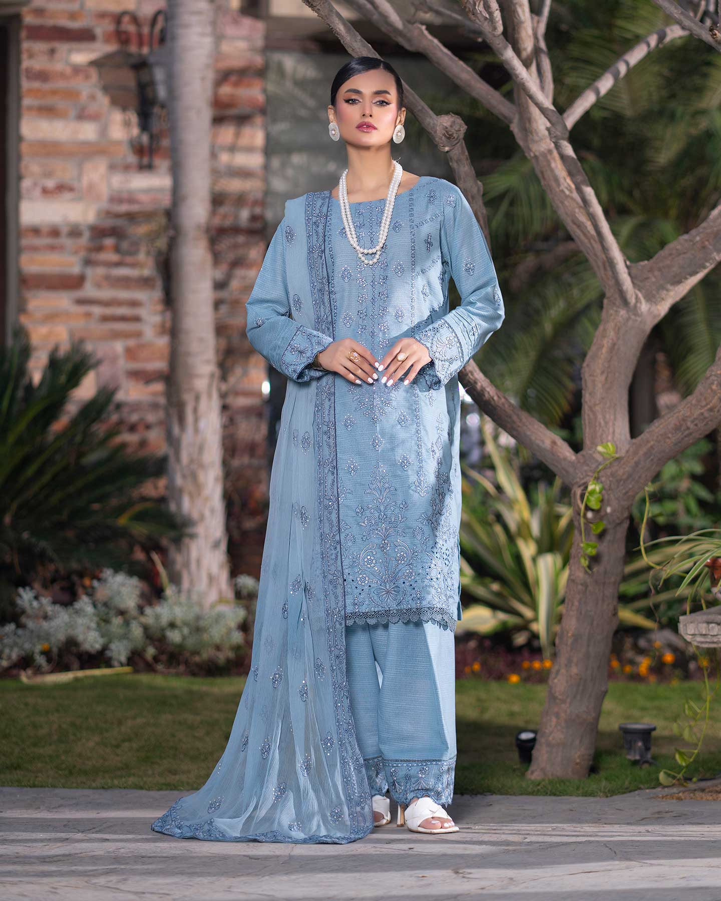 Elegance by Aalaya Summer Vol 01 '26 D 01 – Aalaya.pk